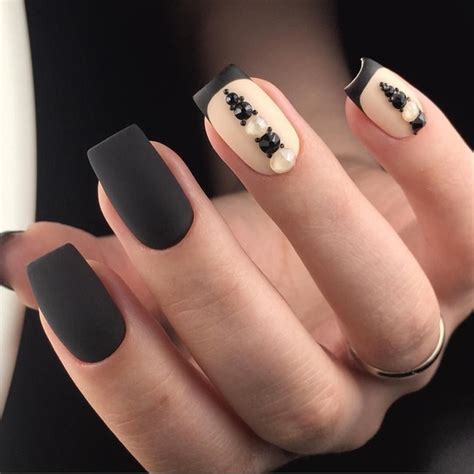 Изящен френски в черно с камъни За Жената