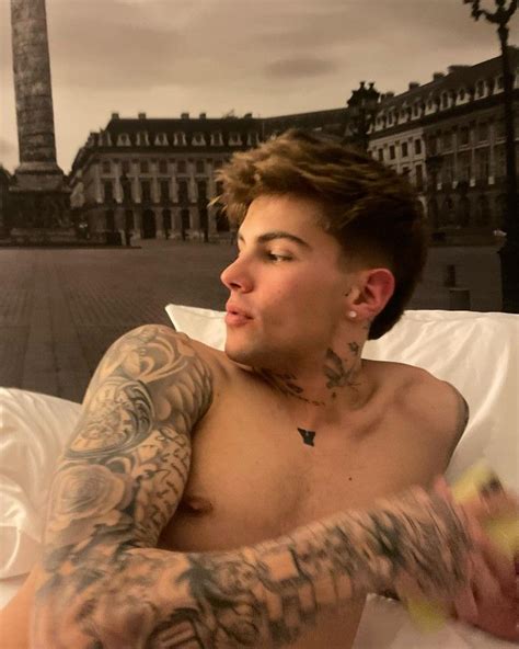 Pin De Em Fotos De Rosto Garotos Sensuais Foto Masculina