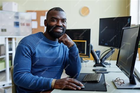 Premium Photo Portrait Of African American Man As Computer Programmer