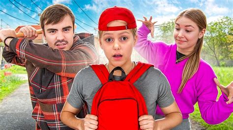 ამელკა სკულბოის წინააღმდეგ რეალურ ცხოვრებაში ამელკა კომპიუტერული თამაშის შიგნით Youtube