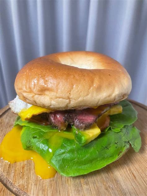 Fromis9 Community Post 내레시피를알라 스테이크 치즈버거 재료 베이글 1인분 필리스테이크 1조각 아보카도 12개 토마토 12개 상추