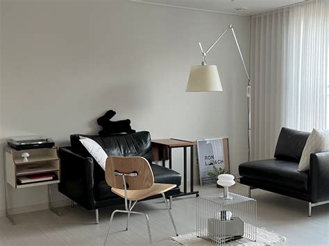 블랙 가죽 소파 빈티지와 매치하면 멋스러워요 라이프스타일 슈퍼앱 오늘의집