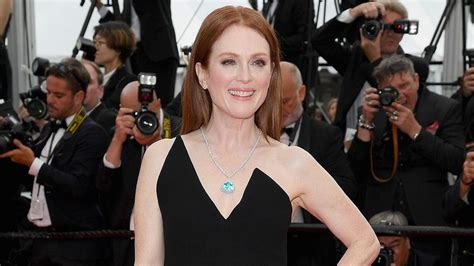 Julianne Moore Recalls Being Told To Try To Look Prettier Talks