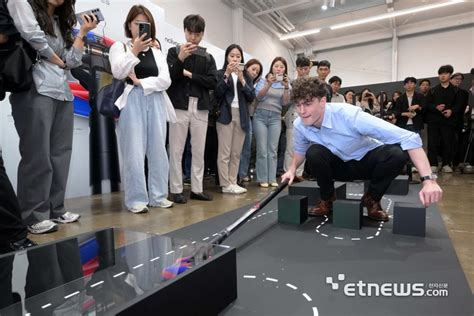 [포토] 세계에서 가장 슬림한 무선청소기 펜슬백 전자신문