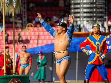 Увс аймгийн түүхт 100 жилийн ойн цол олгох барилдаанд Аймгийн арслан Б Өсөхбаяр түрүүлж хурц