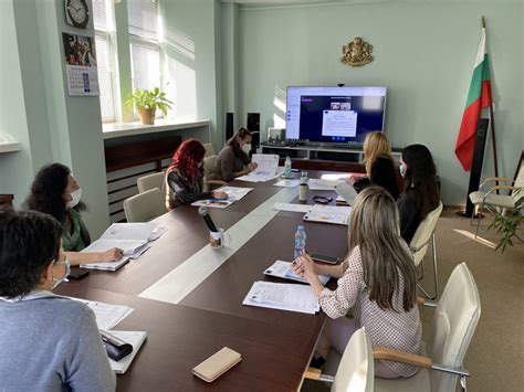 СЛУЖИТЕЛИ УЧАСТВАХА В ОБУЧЕНИЕ ЗА ПОДОБРЯВАНЕ НА РАБОТНАТА СРЕДА И УСЛУГИТЕ Sliveninfo