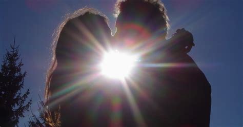 Влюбена си в бившия на най добрата ти приятелка а сега какво