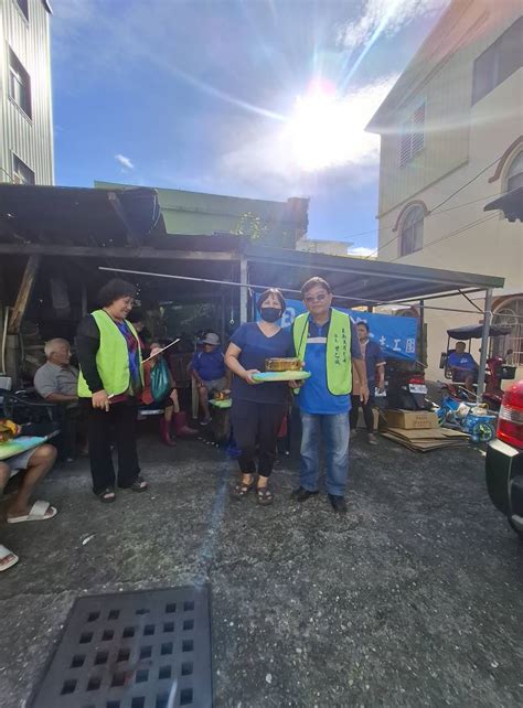 東南角月光海招募旅行志工 有來自日本的阿哲，從匈牙利來的阿龍 在海邊說著大家的故事， 從不同的地點、不同的時間出發 我們在這相遇 東南角月光海 為了尋找撼動人心的照片，踏上了徒步環島