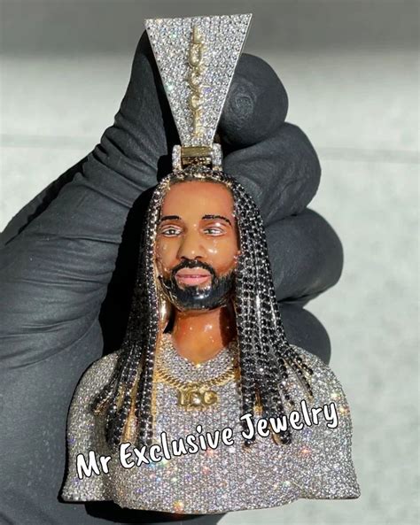 White Iced Out Dimaond Pendant At Rs 18500 In Surat Id 2850035144255