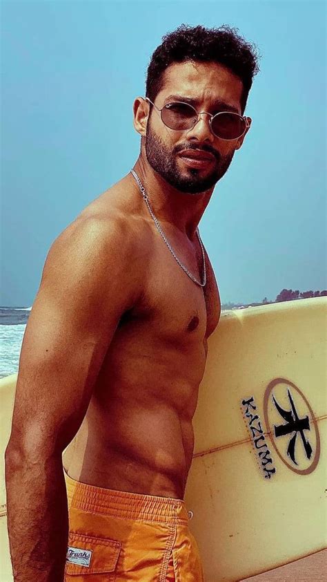 Wow जिम नहीं बल्कि कसरत से 6 Pack बनाएं गली बॉय Siddhant Chaturvedi ने