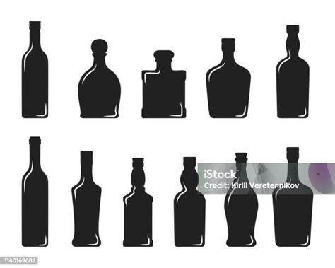와인 위스키 보드카 테킬라와 브랜디 스카치 코냑 진 및 럼 술 병 바 콜드 칵테일 부즈 벡터 일러스트입니다 병에 대한 스톡 벡터 아트 및 기타 이미지 Istock