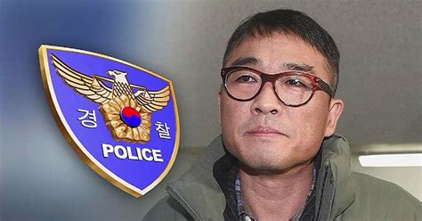 성폭행 의혹 김건모 경찰 출석쏟아진 질문에 침묵