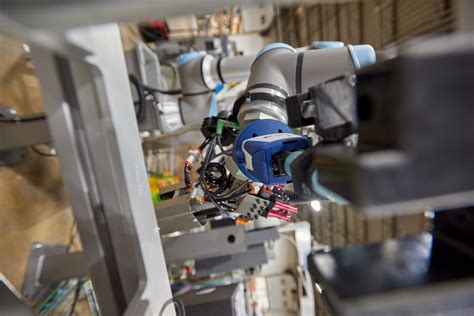 Robot Packaging And Palletizing Cell Midwest Engineered Systems