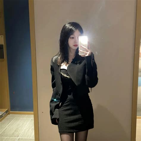 女生喜欢白丝还是黑丝