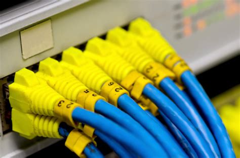 격리됨에 이더넷 스위치 및 라우터 연결 Lan 색상화 0명에 대한 스톡 사진 및 기타 이미지 0명 Dsl 네트워크 연결 플러그 Istock