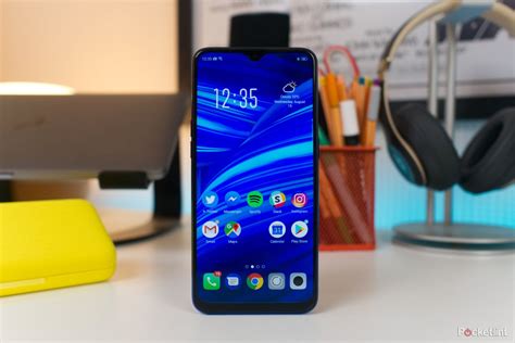 Hands On With The Stunning Oppo F The Phone With A Notch You Won T Hate