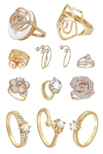 다양 한 모양과 많은 다이아몬드 흰색 배경에 고립 된 패션 아이템 클리핑 패스가 포함 된 여성 컬렉션을 위한 골드 링 0명에 대한 스톡 사진 및 기타 이미지 Istock