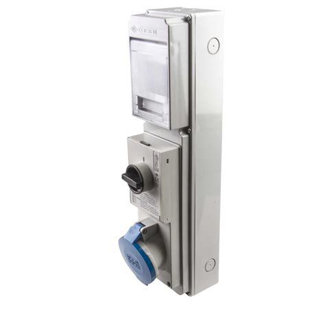 Ilme 32a 2p E 230v Interlocked Switched Socket With Rcd Compartment Ip44 Sqe3263fm Cef