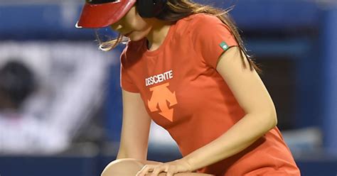 [md포토] Lg 배트걸 핫팬츠입고 아찔하게 앉아서