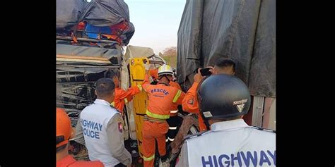 Dvb မန္တလေး ရန်ကုန် အမြန်လမ်းယာဥ်တိုက်မှု ၂ ဦး သေဆုံးပြီး ၁၆ ဦးဒဏ်ရာရ