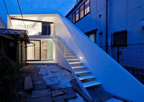 Arrow By Apollo Architects And Associates