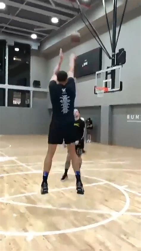 阿隆·戈登的训练视频，一些接球投篮的技巧训练，非常营养！手机新浪网