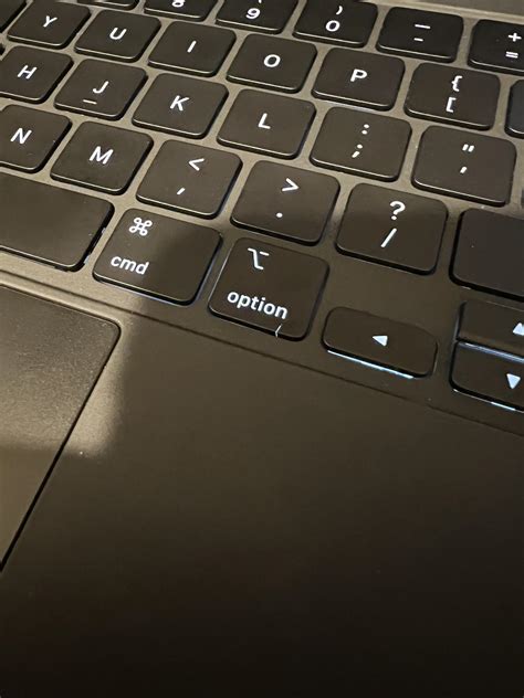 key crack on new magic keyboard r ipad