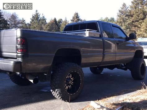 1995 Dodge Ram 2500 With 20x12 44 Tis 535mb And 35125r20 Toyo Tires
