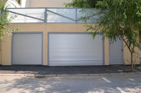 Usi De Garaj Tip Rulou Distributie Montaj Service In Garantie Si Post Garantie
