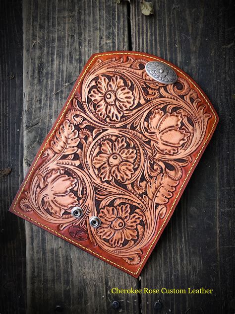 Sheridan Styled Carved Leather Ladies Clutch Cuero Repujado Repujado