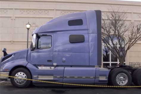 Ever Wonder What The Inside Of A Semi Truck Sleeper Cab Looks Like Here You Go