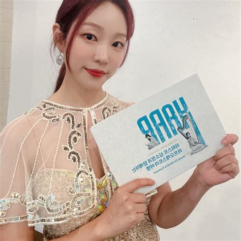 혜연 제품제공 Wakemake🩵 활용도 높은 컬러 모음 소프트 블러링 아이팔레트♡ 19 블루 샌드 블러링 20 탠저린 비치