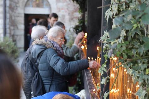 Pravilno Paljenje Sveća U Crkvi