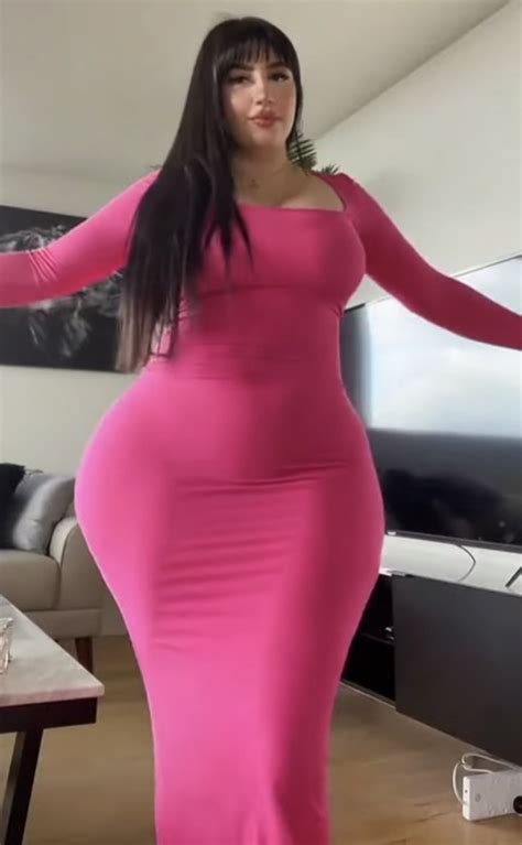 Pin By Stuart Desbrisay On Human Beauty Curvy Women Fashion