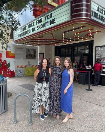 Vanessa Bayer Feet Aznudefeet