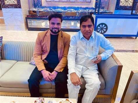 Amit Kumar Dona क्योंकि आकाश कि कोई सीमा नहीं। पृथ्वी का कोई तोल नहीं ।। साधु कि कोई जात