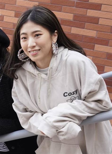 給十九歲的我｜阿佘阿雀現身母校近況受關注 有女生受訪表明不願公開放映