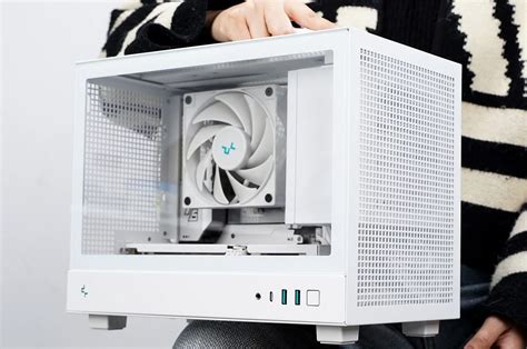 Deepcool Ch160 Is A Cheap Itx Case For Large Components