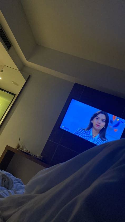 Foto Orang Lagi Tidur Di Kamar