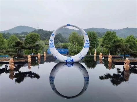 售楼部入口风水池不锈钢雕塑小品 景观大型不锈钢圆环雕塑 实景案例分享 知乎