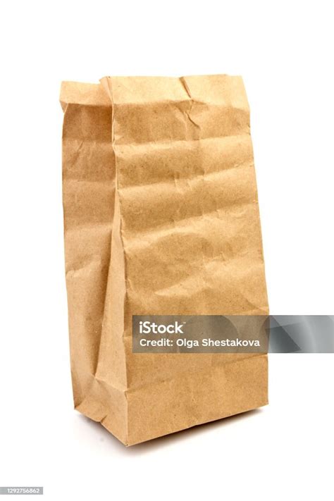 흰색 배경에 갈색 크래프트 종이의 종이 일회용 가방 플라스틱 포장거부 개념 디자이너 템플릿 비접촉식 제품 배달을위한 포장 0명에 대한 스톡 사진 및 기타 이미지 Istock