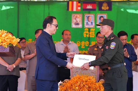 ឧបនាយករដ្ឋមន្ក្រីប្រចាំការ វង្សី វិស្សុត សម្ពោធដាក់ឱ្យប្រើប្រាស់អគារសិក្សា១ខ្នង មាន៥បន្ទប់