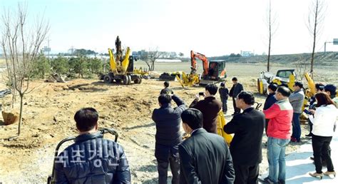 포토뉴스 수목굴취 기계 ‘굴취맨 시연회 열려
