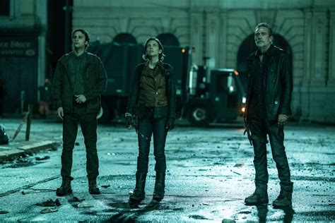 The Walking Dead Dead City Spinoff Maggie And Negan Ill Equipped