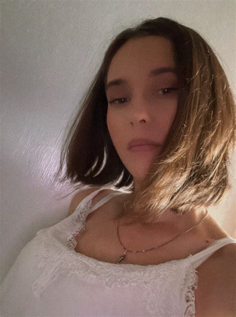 Ani Singer And Actress Official Music Links