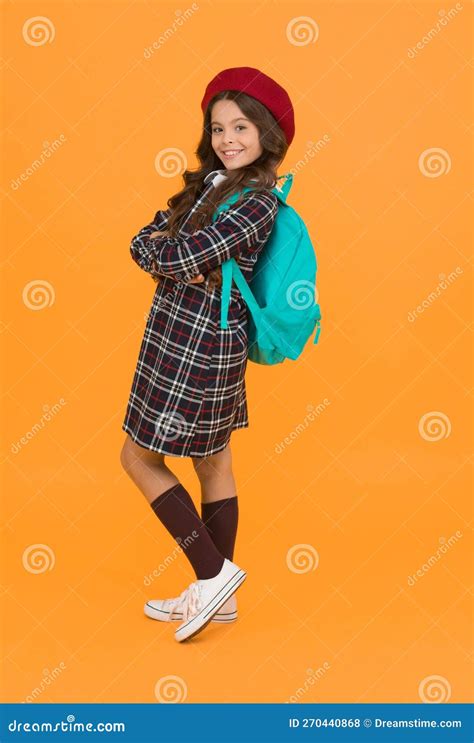 Jovencita Con Uniforme Escolar Foto De Archivo Imagen De Franc S Petate