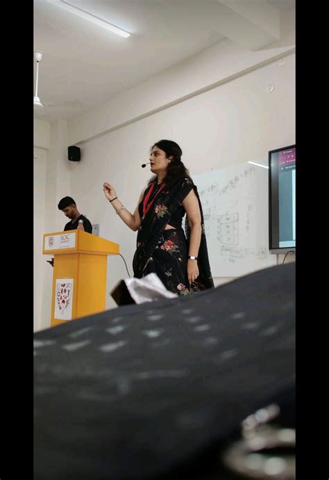 Divyanshi Agarwal On Linkedin Pitchdeck Edp Startupjourney Funding