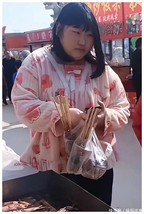 大衣哥女儿逛集市被拍，蓬头垢面不修边幅，穿着朴素被赞接地气 360娱乐，你开心就好