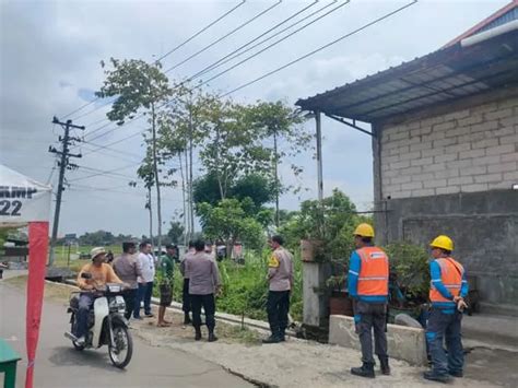 Tersetrum Saat Pasang Lampu Untuk Pengajian Pemuda Juwiring Klaten