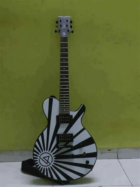 Pin By Reece On Zzzrandom 2zzz Linkin Park Electric Guitar Park